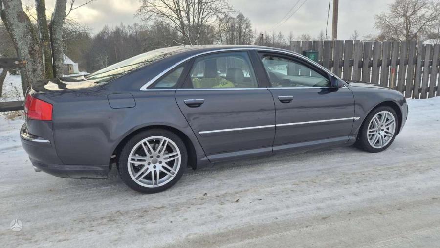 Green Audi A8 2002 in Vilnius, with an engine capacity of 4.20 L and mileage of 381 thousand km for 3333 €, photo 5 on AUTOMOTO.COM.LV