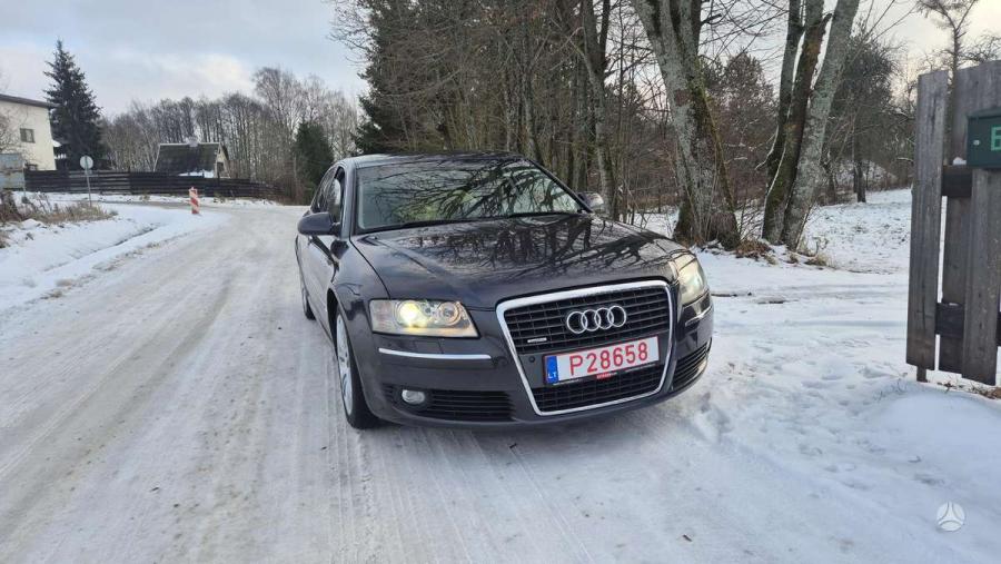 Green Audi A8 2002 in Vilnius, with an engine capacity of 4.20 L and mileage of 381 thousand km for 3333 €, photo 8 on AUTOMOTO.COM.LV