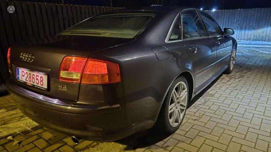Green Audi A8 2002 in Vilnius, with an engine capacity of 4.20 L and mileage of 381 thousand km for 3333 €, photo 17 on AUTOMOTO.COM.LV