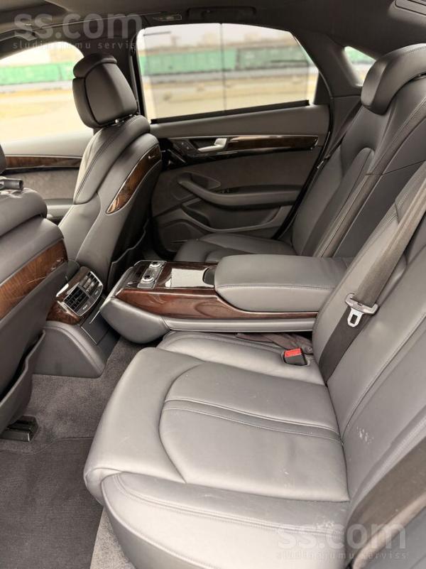 Grey Audi A8 2013 in Ventspils, with an engine capacity of 2.00 L and mileage of 156 thousand km for 20000 €, photo 10 on AUTOMOTO.COM.LV
