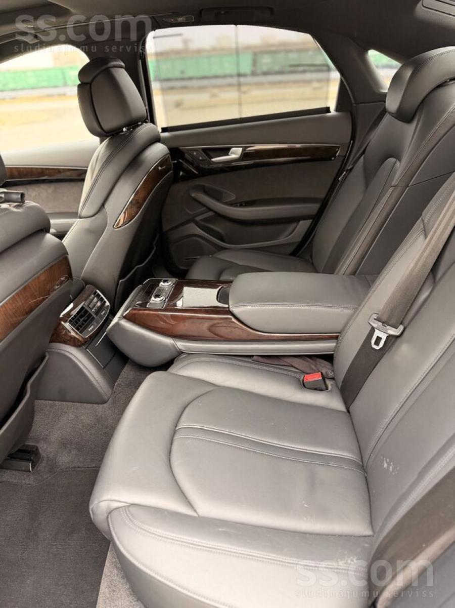 Grey Audi A8 2013 in Ventspils, with an engine capacity of 2.00 L and mileage of 156 thousand km for 20000 €, photo 10 on AUTOMOTO.COM.LV