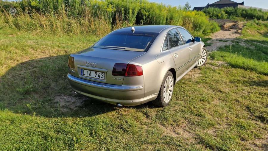 Pelēks Audi A8 2003 Viļņa, ar dzinēja tilpumu 3.94 L un nobraukumu 330 tūkst. km par 2100 €, foto 6 vietnē AUTOMOTO.COM.LV
