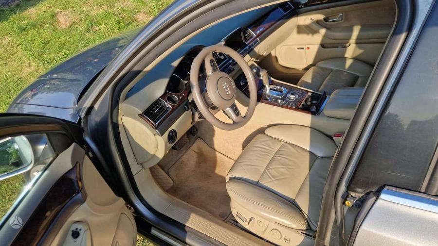 Pelēks Audi A8 2003 Viļņa, ar dzinēja tilpumu 3.94 L un nobraukumu 330 tūkst. km par 2100 €, foto 10 vietnē AUTOMOTO.COM.LV
