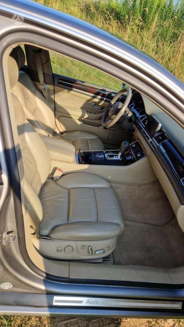 Pelēks Audi A8 2003 Viļņa, ar dzinēja tilpumu 3.94 L un nobraukumu 330 tūkst. km par 2100 €, foto 10 vietnē AUTOMOTO.COM.LV