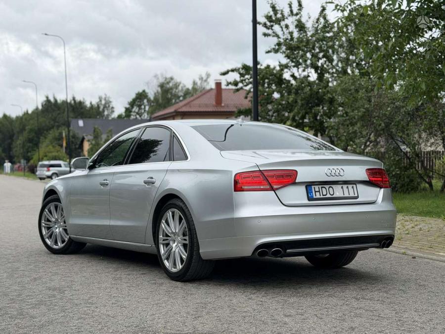Grey Audi A8 2010 in Vilnius, with an engine capacity of 4.13 L and mileage of 241 thousand km for 10450 €, photo 3 on AUTOMOTO.COM.LV