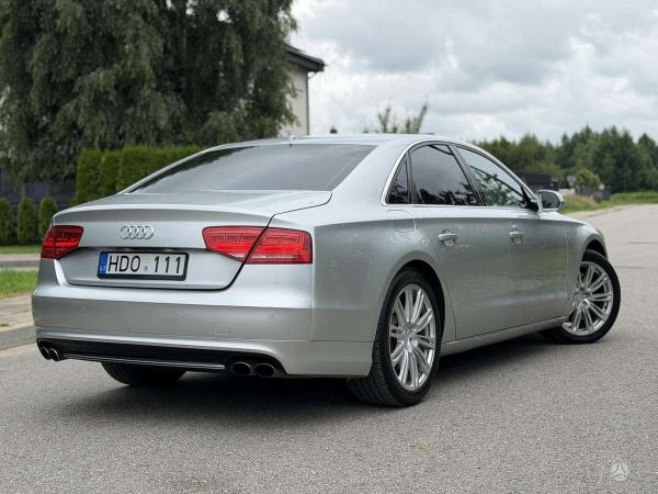 Pelēks Audi A8 2010 Viļņa, ar dzinēja tilpumu 4.13 L un nobraukumu 241 tūkst. km par 10450 €, foto 4 vietnē AUTOMOTO.COM.LV
