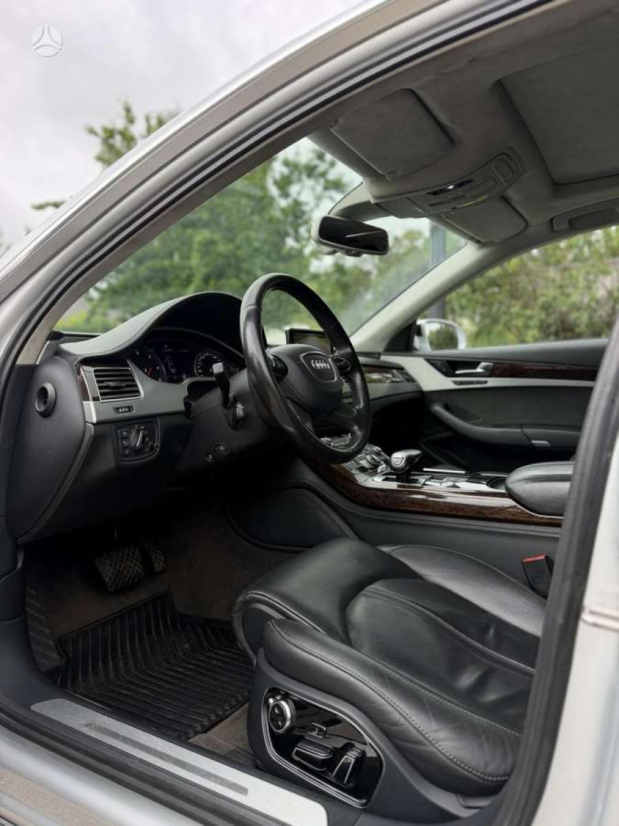 Grey Audi A8 2010 in Vilnius, with an engine capacity of 4.13 L and mileage of 241 thousand km for 10450 €, photo 8 on AUTOMOTO.COM.LV