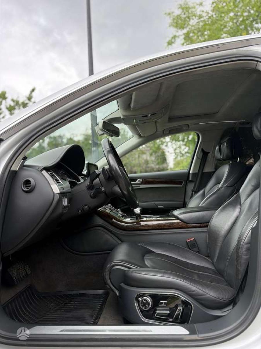 Grey Audi A8 2010 in Vilnius, with an engine capacity of 4.13 L and mileage of 241 thousand km for 10450 €, photo 9 on AUTOMOTO.COM.LV