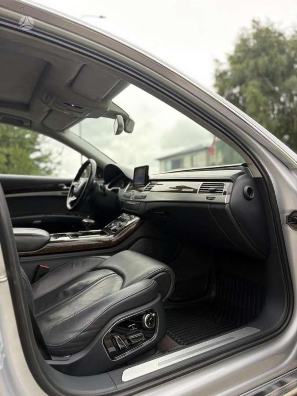 Pelēks Audi A8 2010 Viļņa, ar dzinēja tilpumu 4.13 L un nobraukumu 241 tūkst. km par 10450 €, foto 9 vietnē AUTOMOTO.COM.LV