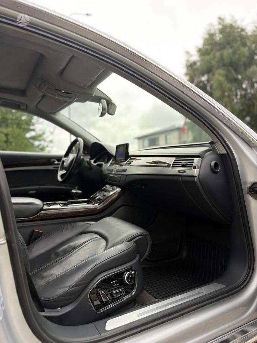 Grey Audi A8 2010 in Vilnius, with an engine capacity of 4.13 L and mileage of 241 thousand km for 10450 €, photo 10 on AUTOMOTO.COM.LV