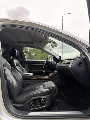 Grey Audi A8 2010 in Vilnius, with an engine capacity of 4.13 L and mileage of 241 thousand km for 10450 €, photo 11 on AUTOMOTO.COM.LV