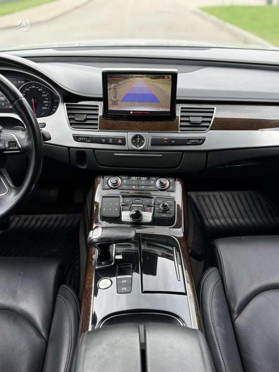 Grey Audi A8 2010 in Vilnius, with an engine capacity of 4.13 L and mileage of 241 thousand km for 10450 €, photo 15 on AUTOMOTO.COM.LV