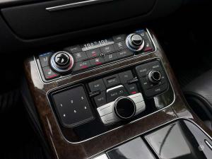 Grey Audi A8 2010 in Vilnius, with an engine capacity of 4.13 L and mileage of 241 thousand km for 10450 €, photo 16 on AUTOMOTO.COM.LV