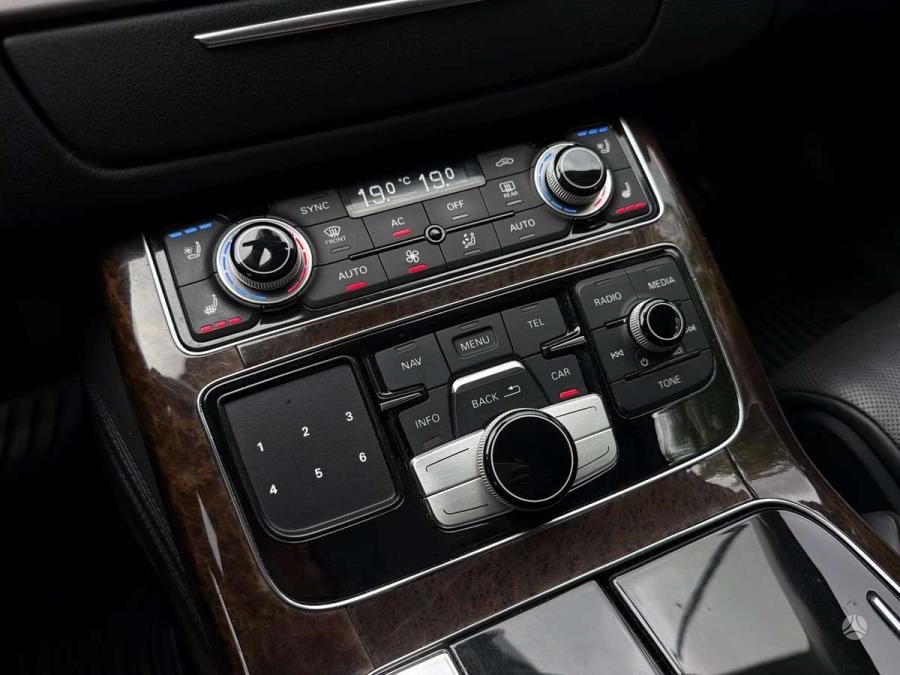 Grey Audi A8 2010 in Vilnius, with an engine capacity of 4.13 L and mileage of 241 thousand km for 10450 €, photo 16 on AUTOMOTO.COM.LV