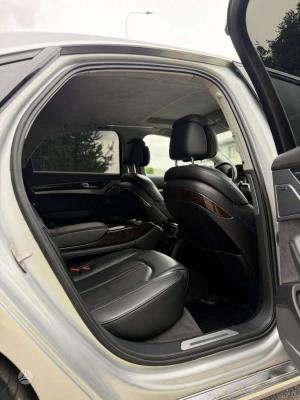 Grey Audi A8 2010 in Vilnius, with an engine capacity of 4.13 L and mileage of 241 thousand km for 10450 €, photo 26 on AUTOMOTO.COM.LV