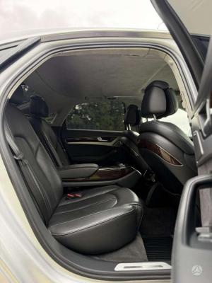 Grey Audi A8 2010 in Vilnius, with an engine capacity of 4.13 L and mileage of 241 thousand km for 10450 €, photo 27 on AUTOMOTO.COM.LV