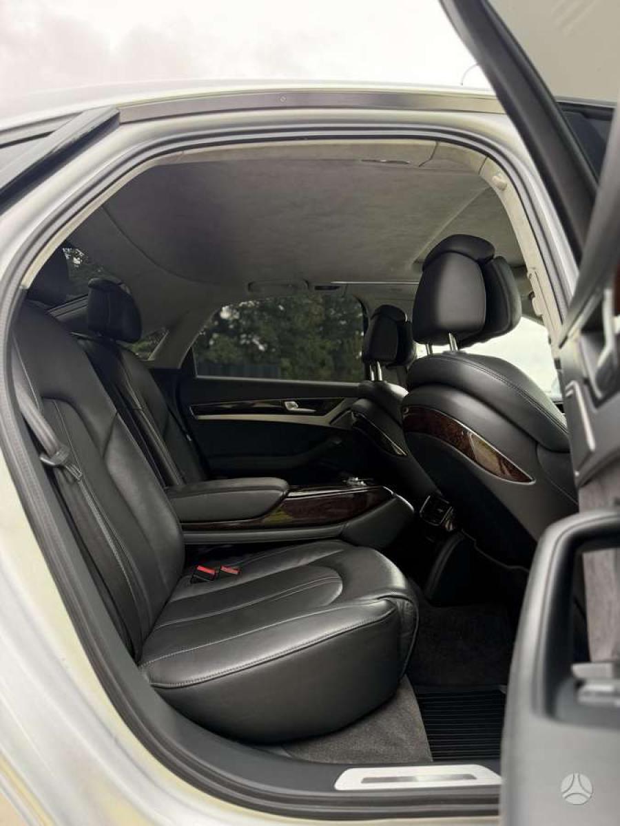 Grey Audi A8 2010 in Vilnius, with an engine capacity of 4.13 L and mileage of 241 thousand km for 10450 €, photo 27 on AUTOMOTO.COM.LV
