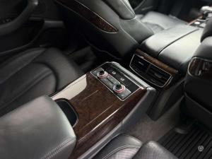 Grey Audi A8 2010 in Vilnius, with an engine capacity of 4.13 L and mileage of 241 thousand km for 10450 €, photo 28 on AUTOMOTO.COM.LV
