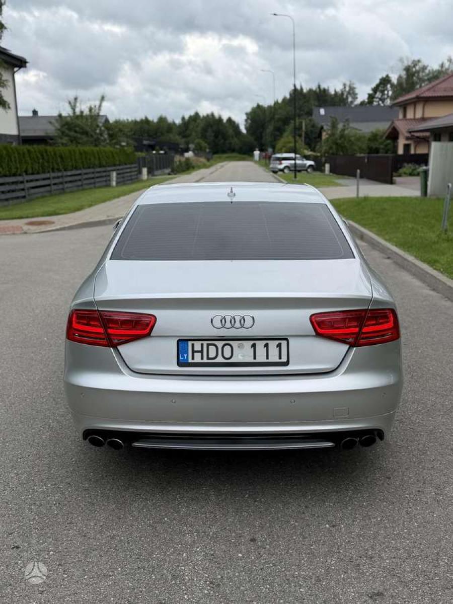 Grey Audi A8 2010 in Vilnius, with an engine capacity of 4.13 L and mileage of 241 thousand km for 10450 €, photo 41 on AUTOMOTO.COM.LV