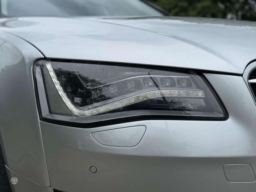 Grey Audi A8 2010 in Vilnius, with an engine capacity of 4.13 L and mileage of 241 thousand km for 10450 €, photo 42 on AUTOMOTO.COM.LV