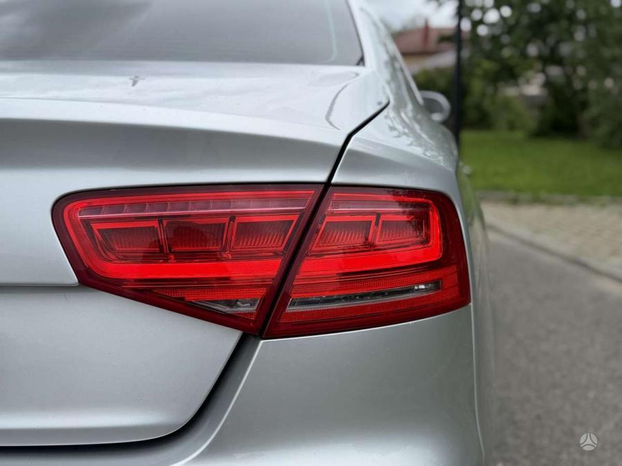 Grey Audi A8 2010 in Vilnius, with an engine capacity of 4.13 L and mileage of 241 thousand km for 10450 €, photo 43 on AUTOMOTO.COM.LV