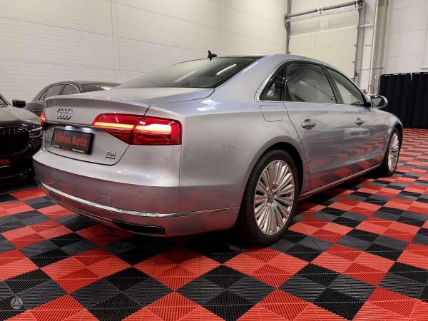 Grey Audi A8 2015 in Vilnius, with an engine capacity of 2.99 L and mileage of 221 thousand km for 21490 €, photo 5 on AUTOMOTO.COM.LV