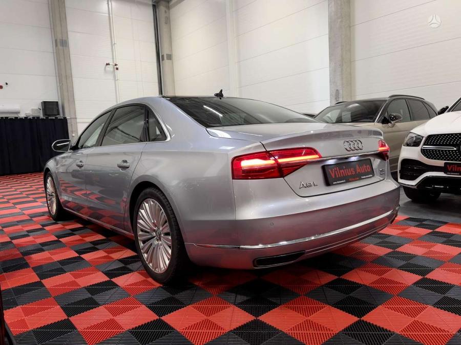 Grey Audi A8 2015 in Vilnius, with an engine capacity of 2.99 L and mileage of 221 thousand km for 21490 €, photo 7 on AUTOMOTO.COM.LV