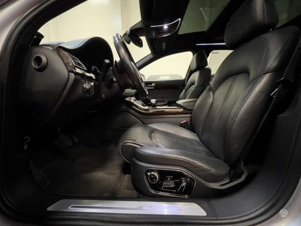 Grey Audi A8 2015 in Vilnius, with an engine capacity of 2.99 L and mileage of 221 thousand km for 21490 €, photo 8 on AUTOMOTO.COM.LV