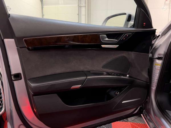 Grey Audi A8 2015 in Vilnius, with an engine capacity of 2.99 L and mileage of 221 thousand km for 21490 €, photo 11 on AUTOMOTO.COM.LV