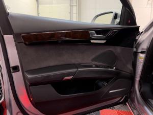 Grey Audi A8 2015 in Vilnius, with an engine capacity of 2.99 L and mileage of 221 thousand km for 21490 €, photo 11 on AUTOMOTO.COM.LV
