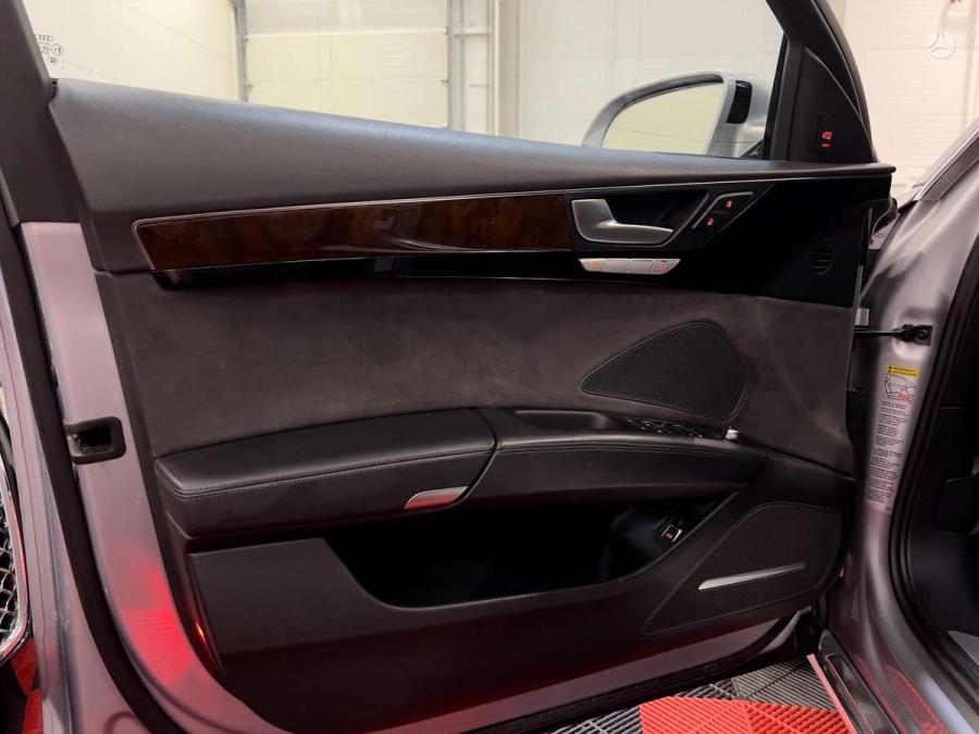 Grey Audi A8 2015 in Vilnius, with an engine capacity of 2.99 L and mileage of 221 thousand km for 21490 €, photo 11 on AUTOMOTO.COM.LV