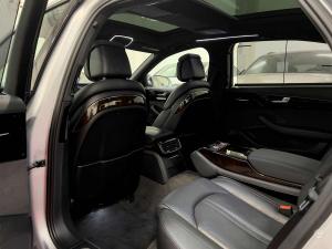 Grey Audi A8 2015 in Vilnius, with an engine capacity of 2.99 L and mileage of 221 thousand km for 21490 €, photo 12 on AUTOMOTO.COM.LV