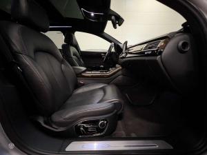 Grey Audi A8 2015 in Vilnius, with an engine capacity of 2.99 L and mileage of 221 thousand km for 21490 €, photo 14 on AUTOMOTO.COM.LV