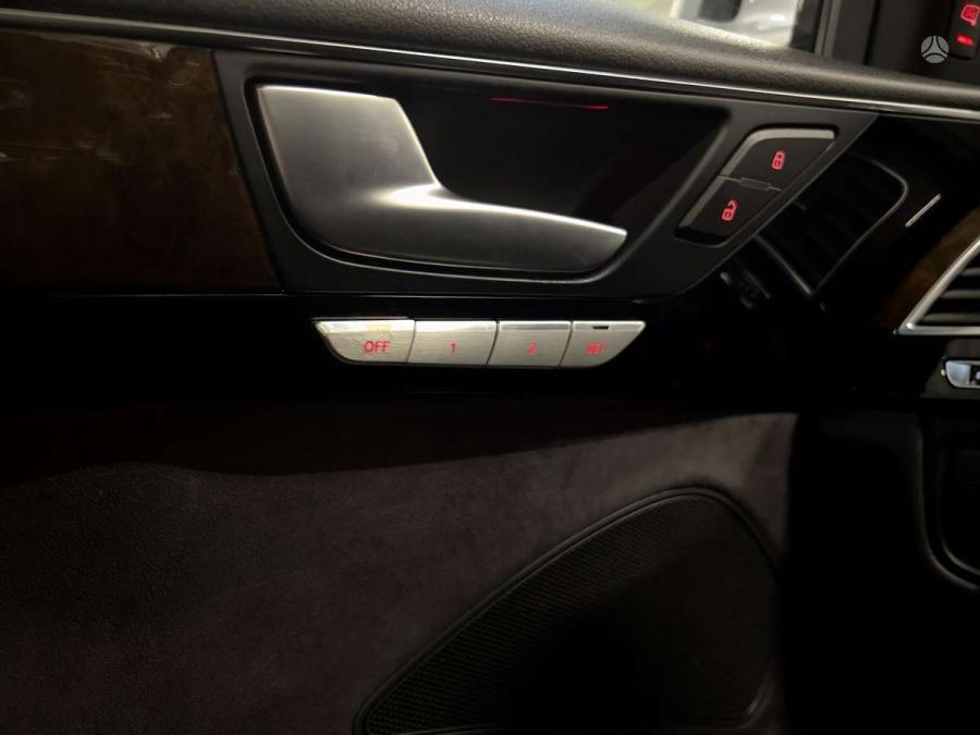 Grey Audi A8 2015 in Vilnius, with an engine capacity of 2.99 L and mileage of 221 thousand km for 21490 €, photo 21 on AUTOMOTO.COM.LV
