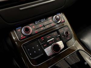 Grey Audi A8 2015 in Vilnius, with an engine capacity of 2.99 L and mileage of 221 thousand km for 21490 €, photo 23 on AUTOMOTO.COM.LV