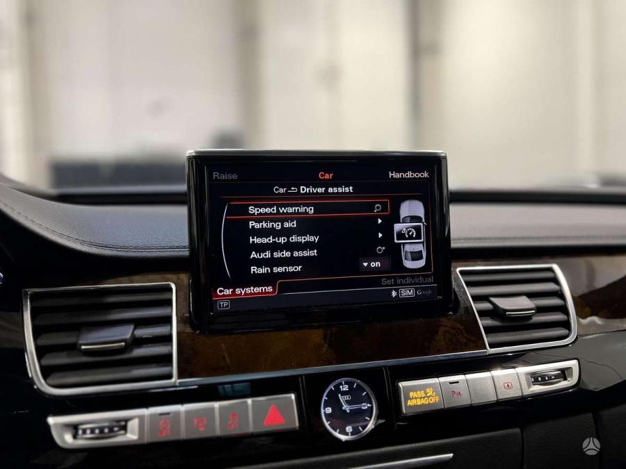 Grey Audi A8 2015 in Vilnius, with an engine capacity of 2.99 L and mileage of 221 thousand km for 21490 €, photo 25 on AUTOMOTO.COM.LV