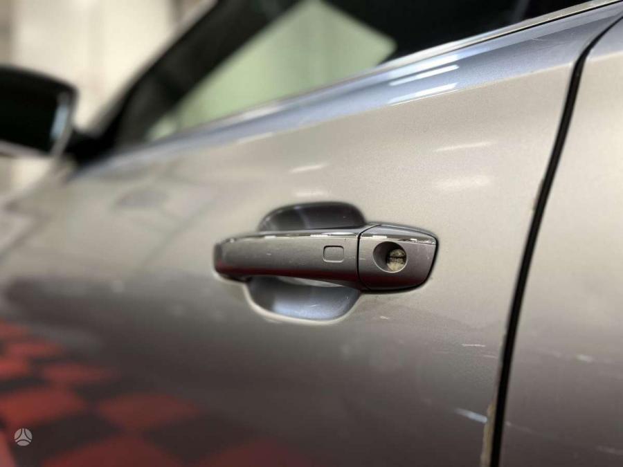 Grey Audi A8 2015 in Vilnius, with an engine capacity of 2.99 L and mileage of 221 thousand km for 21490 €, photo 28 on AUTOMOTO.COM.LV