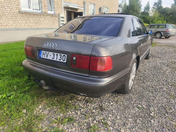 Pelēks Audi A8 1996 Rēzekne, ar dzinēja tilpumu 2.80 L un nobraukumu 277 tūkst. km par 2550 €, foto 4 vietnē AUTOMOTO.COM.LV