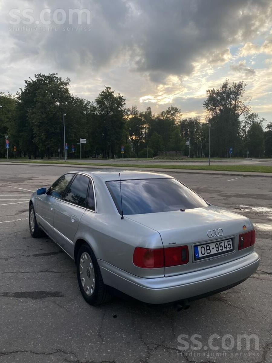 Grey Audi A8 1998 in Riga, with an engine capacity of 4.20 L and mileage of 182 thousand km for 5100 €, photo 6 on AUTOMOTO.COM.LV
