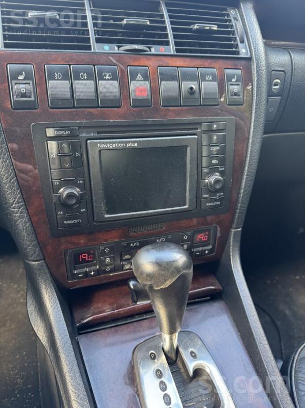 Pelēks Audi A8 1998 Cēsis, ar dzinēja tilpumu 2.50 L un nobraukumu 434 tūkst. km par 1650 €, foto 7 vietnē AUTOMOTO.COM.LV