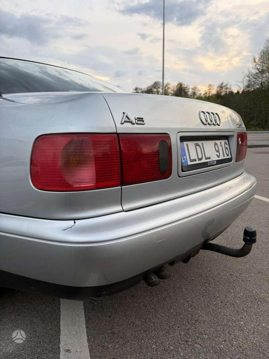 Grey Audi A8 1998 in Klaipeda, with an engine capacity of 2.50 L and mileage of 501 thousand km for 1150 €, photo 9 on AUTOMOTO.COM.LV