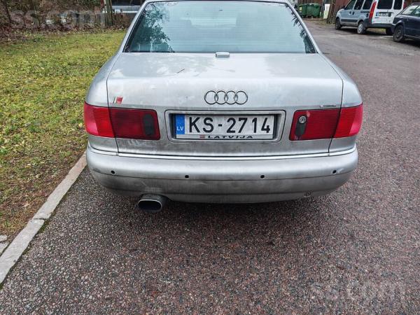 Grey Audi A8 2000 in Riga, with an engine capacity of 2.50 L and mileage of 366 thousand km for 1600 €, photo 2 on AUTOMOTO.COM.LV