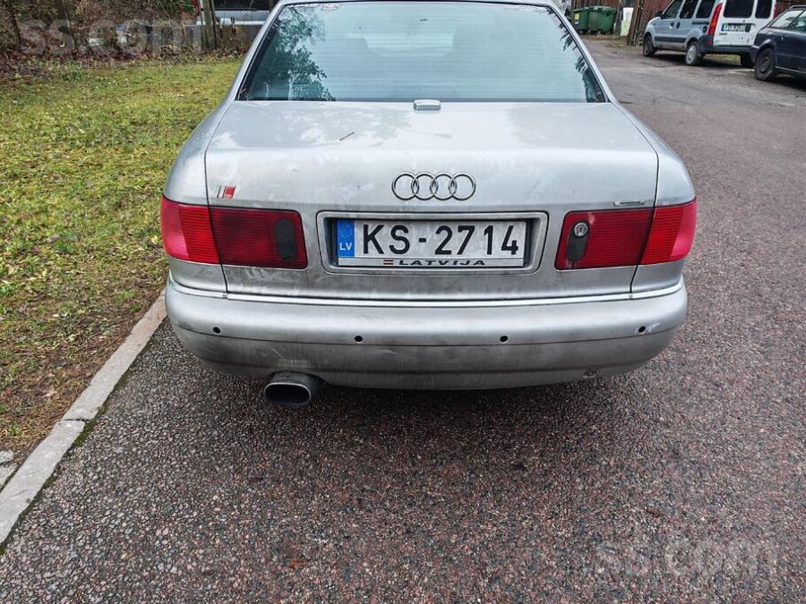 Pelēks Audi A8 2000 Rīga, ar dzinēja tilpumu 2.50 L un nobraukumu 366 tūkst. km par 1600 €, foto 2 vietnē AUTOMOTO.COM.LV