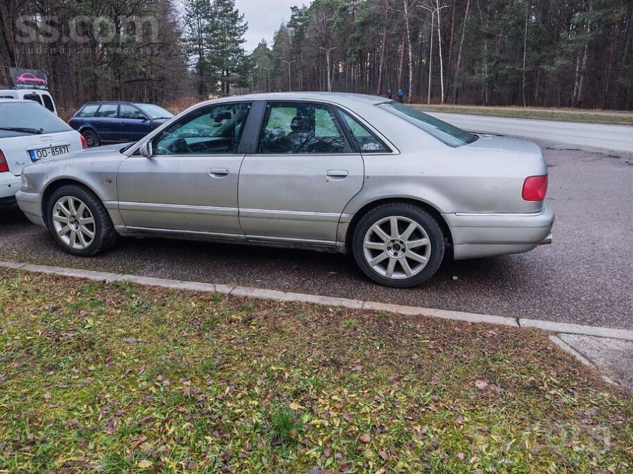Pelēks Audi A8 2000 Rīga, ar dzinēja tilpumu 2.50 L un nobraukumu 366 tūkst. km par 1600 €, foto 4 vietnē AUTOMOTO.COM.LV