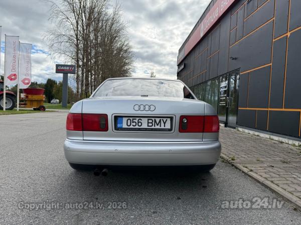 Pelēks Audi A8 2000 Viljandi, ar dzinēja tilpumu 4.20 L un nobraukumu 211 tūkst. km par 10000 €, foto 3 vietnē AUTOMOTO.COM.LV