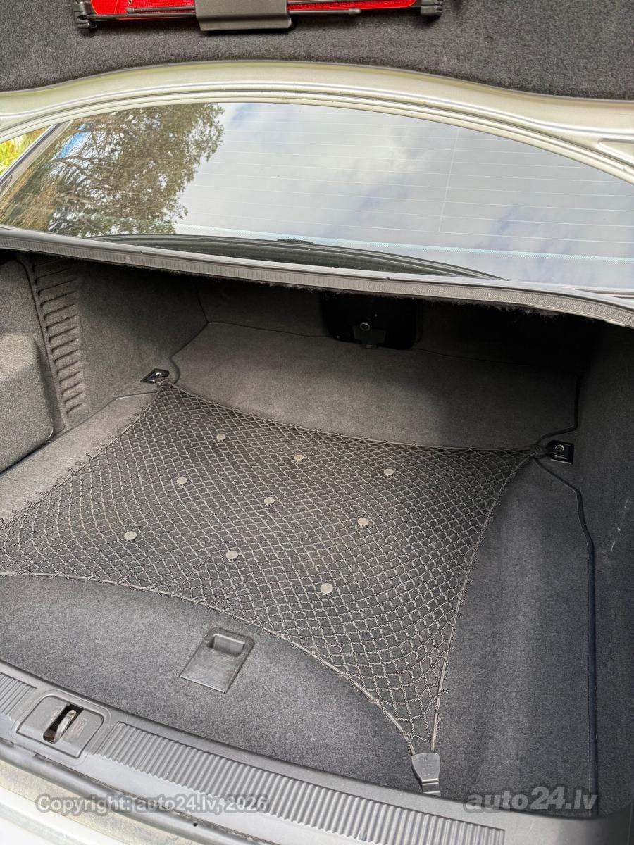Pelēks Audi A8 2000 Viljandi, ar dzinēja tilpumu 4.20 L un nobraukumu 211 tūkst. km par 10000 €, foto 8 vietnē AUTOMOTO.COM.LV