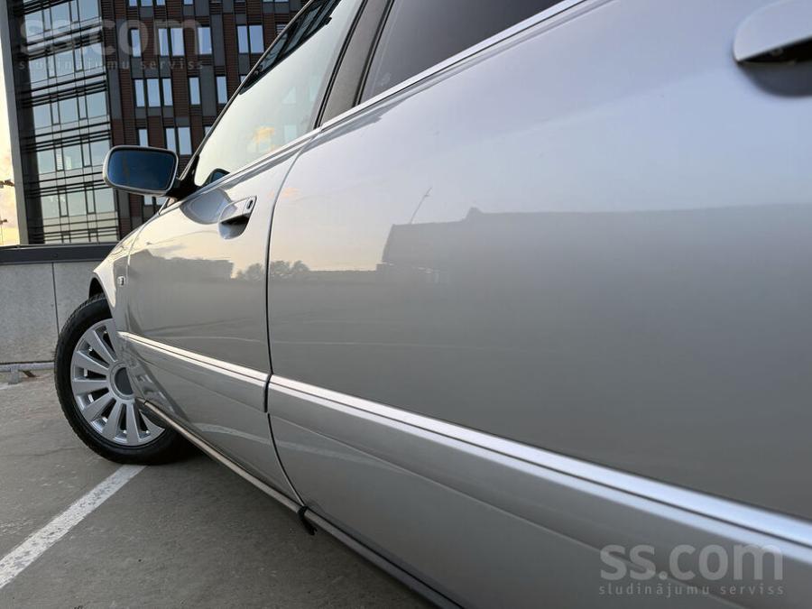 Grey Audi A8 2001 in Riga, with an engine capacity of 2.50 L and mileage of 360 thousand km for 3000 €, photo 5 on AUTOMOTO.COM.LV
