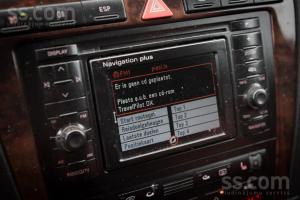 Pelēks Audi A8 2001 Rīga, ar dzinēja tilpumu 2.50 L un nobraukumu 380 tūkst. km par 2390 €, foto 15 vietnē AUTOMOTO.COM.LV