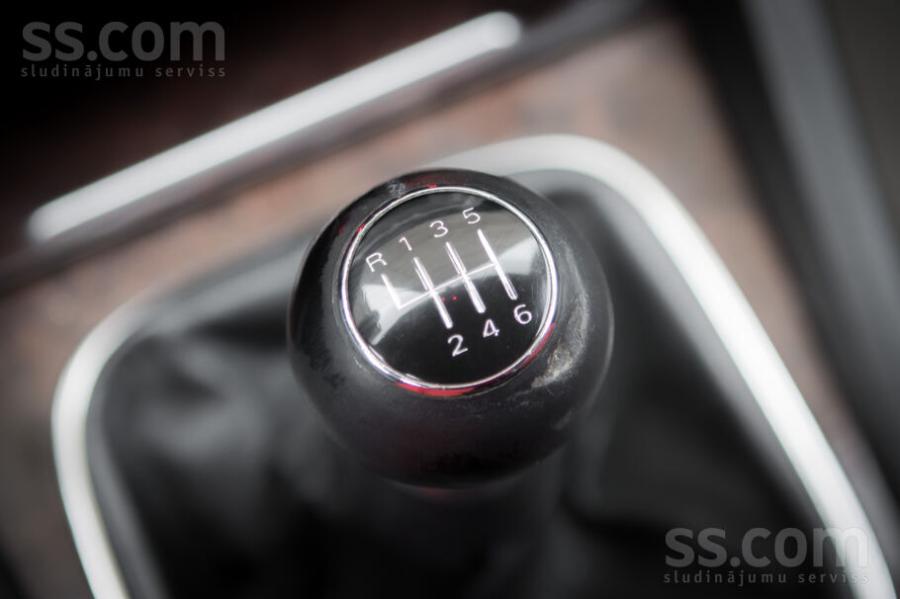 Pelēks Audi A8 2001 Rīga, ar dzinēja tilpumu 2.50 L un nobraukumu 380 tūkst. km par 2390 €, foto 19 vietnē AUTOMOTO.COM.LV