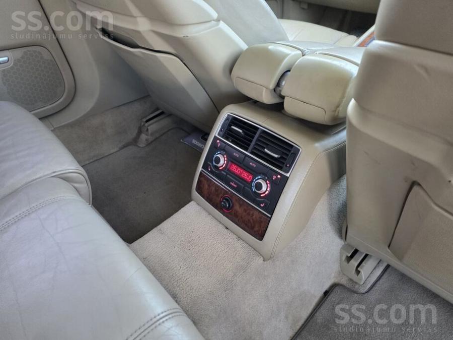 Pelēks Audi A8 2002 Rīga, ar dzinēja tilpumu 4.20 L un nobraukumu 413 tūkst. km par 4500 €, foto 9 vietnē AUTOMOTO.COM.LV